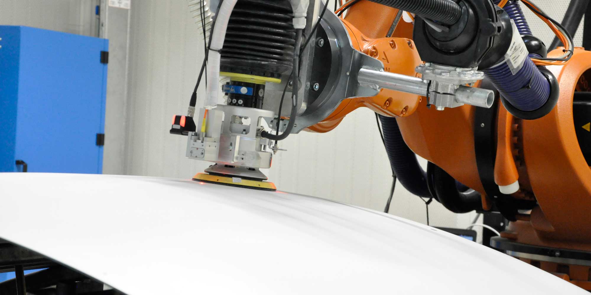 Composites finishing robot - Aerospace and Automotive | GEBE2